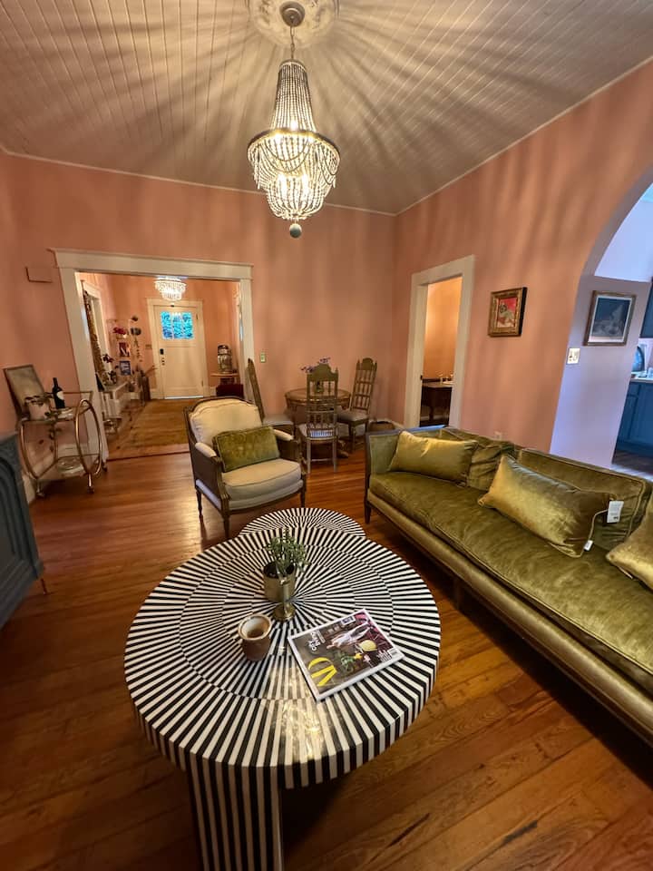 Historic Marietta Square Bungalow - Kennesaw, GA