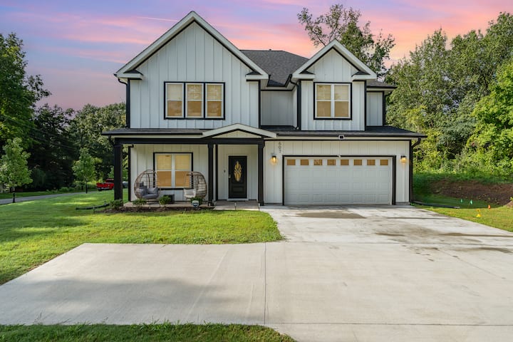 Upscale Villa Swim Spa, Game Room, Fitness Center - Durham, NC