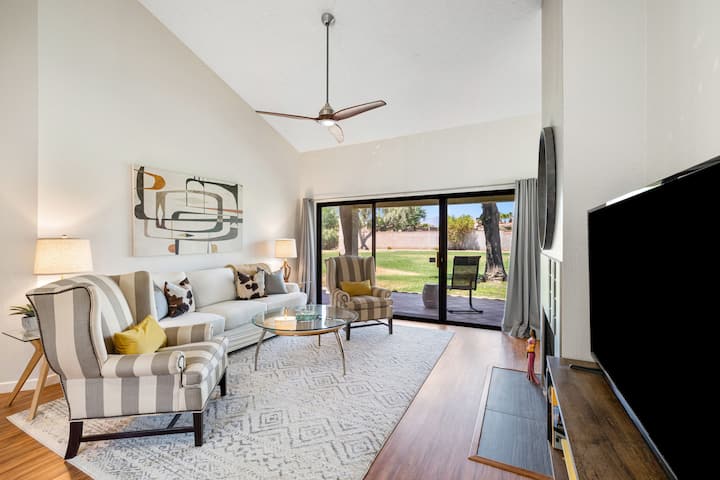 Relax, Pickle & View Of The 8th! - Palm Desert, CA