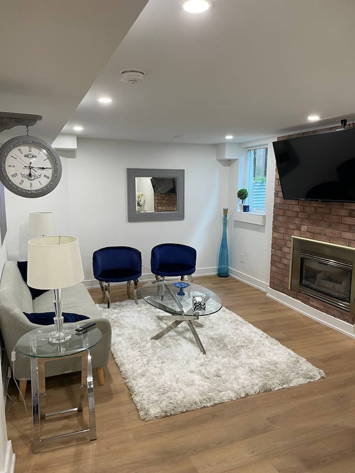 Cozy Retreat Basement Suite - Bradford