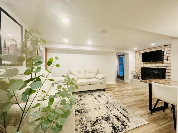 Walk Out Suite Close To Hospital - 彭蒂克頓