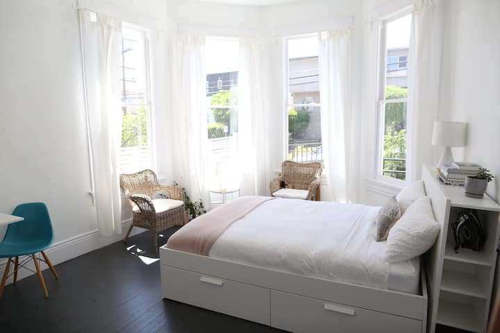 10. Burlington Hotel Upstairs - Los Angeles, CA