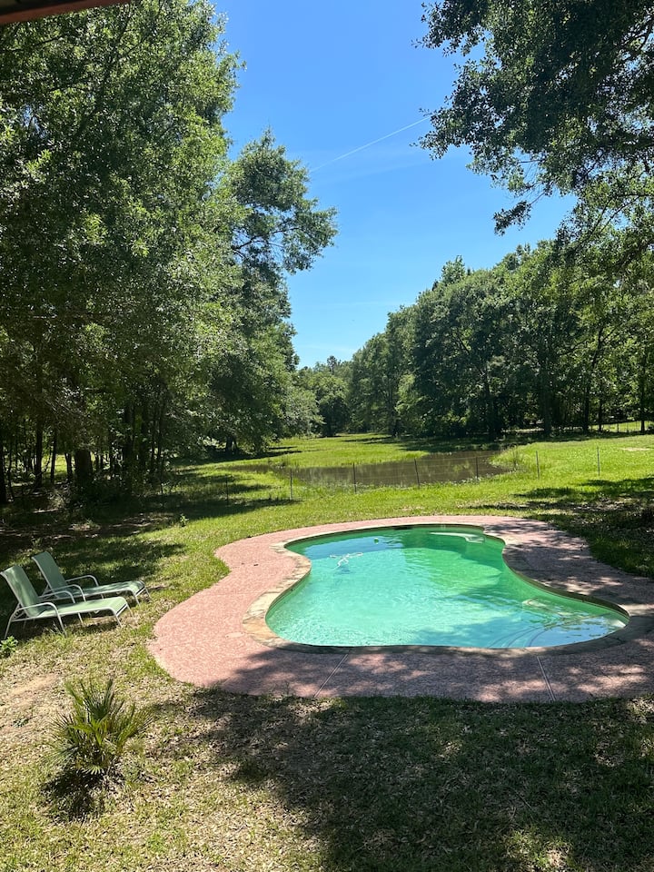 Country Retreat Cabin With Goats On 15 Acres - Cleveland, TX