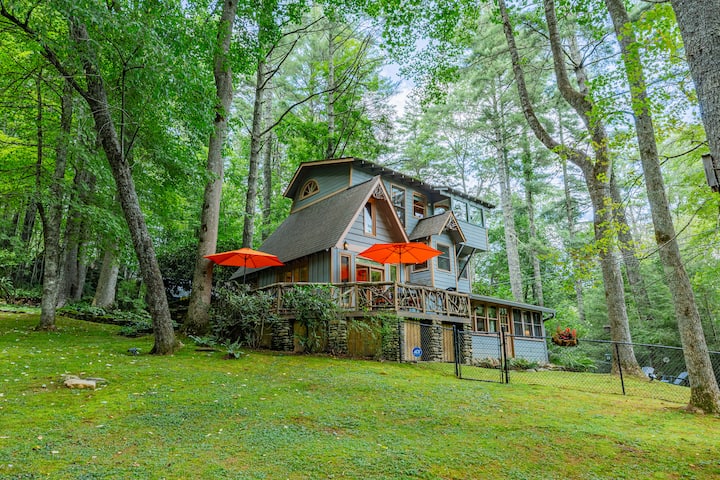 Magical Cabin Near Main St | Waterfalls | Hikes - Highlands, NC