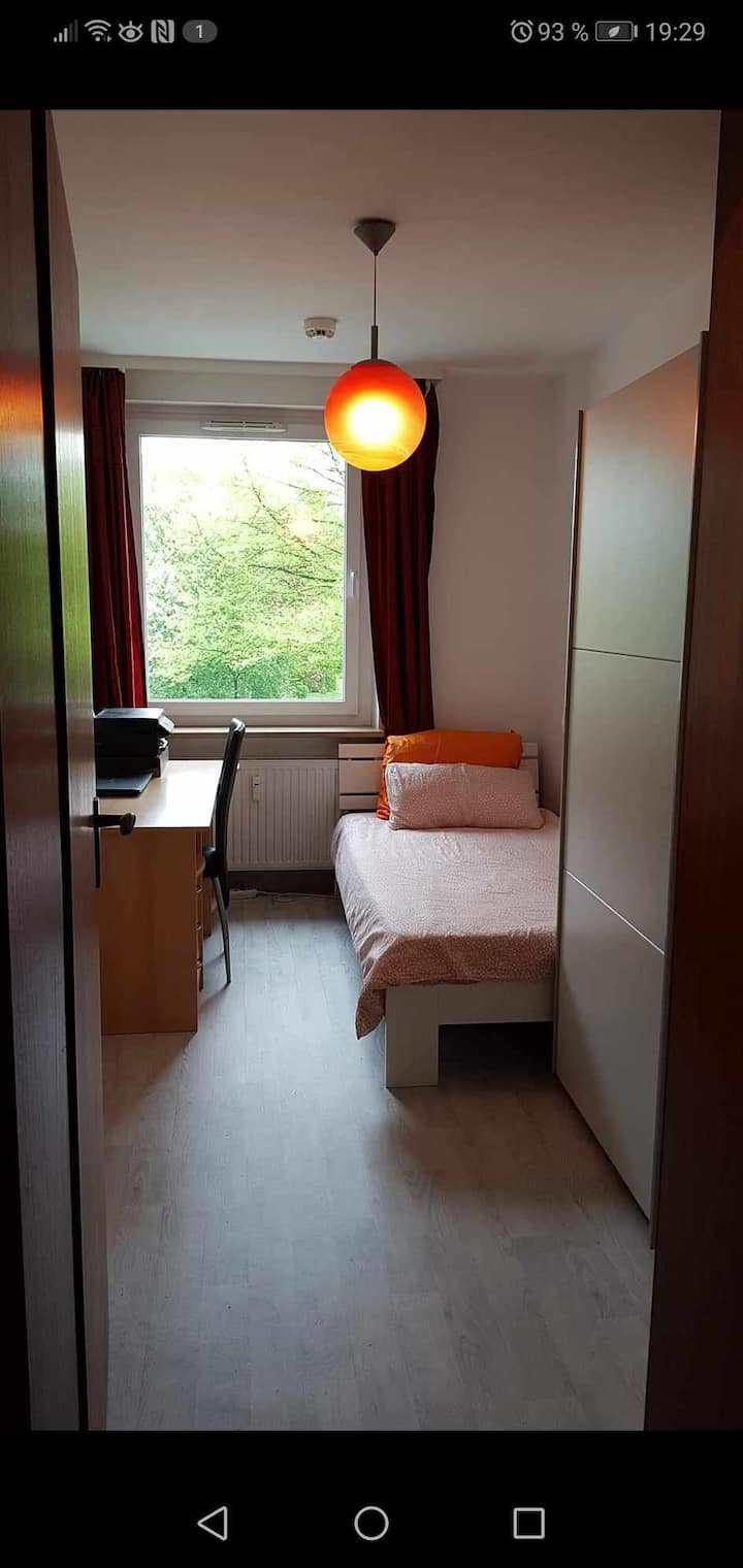 Nice Room Near Underground - Hamburgo