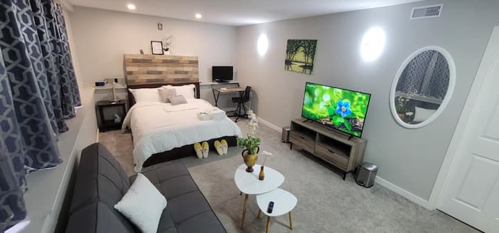 Stylish-spacious Guest House -2bedrooms - Port Coquitlam