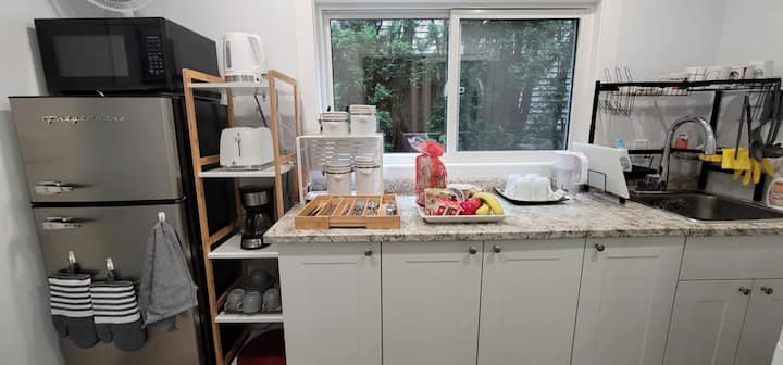Stylish 2br Suite - Private - 10 Mins To Skytrain - Coquitlam