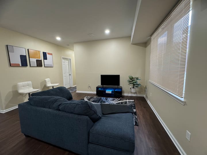 Cozy Loft With Private Entrance Near Airport - Newark, NJ
