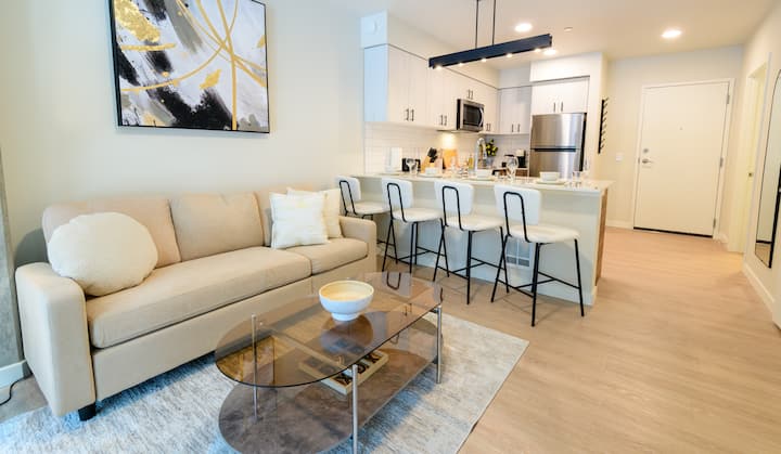 Elegant 1bed 1bath Condo, Free Parking+amenities - Shoreline, WA