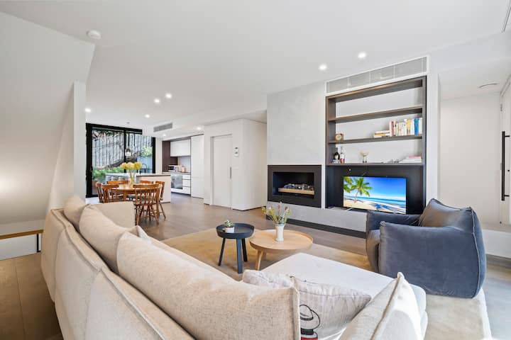 Luxury Boutique Residence With Personal Lift - Melbourne