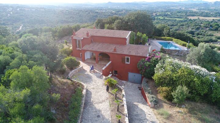 Mansion With Pool And Field - Arzachena