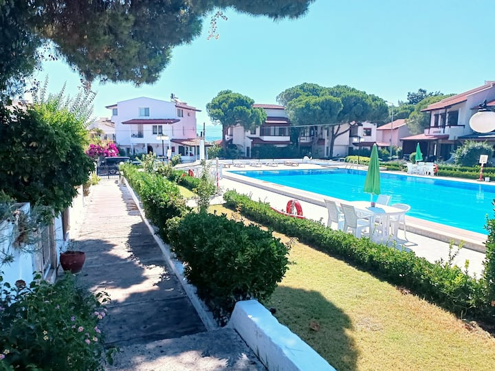 Urla  Plaja Yakın Havuzlu Villa - Urla