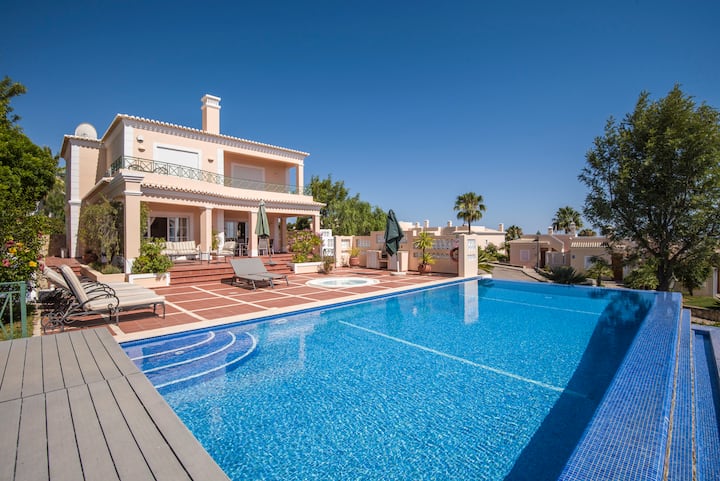 Vivenda Com Piscina Aquecida, Jacuzzi Em Carvoeiro - Carvoeiro