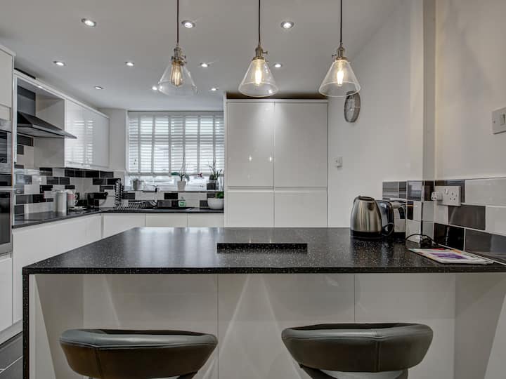 Stunning Manchester Apartment With Parking - Manchester