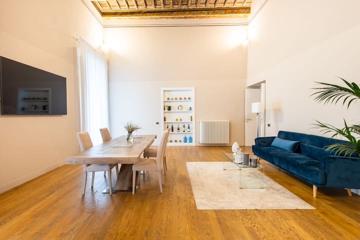 Appartamento Nobiliare  In Centro Storico - Palermo