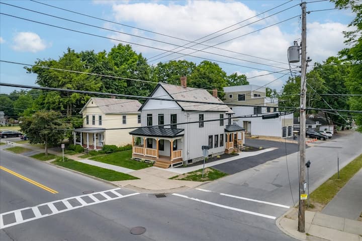 Saratoga Modern Luxury | Minutes From Downtown! - Saratoga Springs, NY