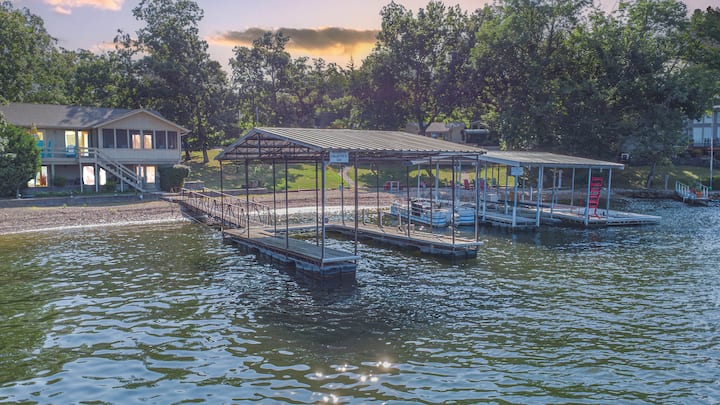 Mallard Point/dock / Gentle Shoreline/lily Pad - Sunrise Beach, MO