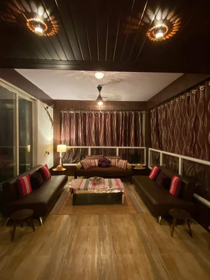 Jomaria's: Rooftop Jacuzzi Villa With Scenic Views - Neral