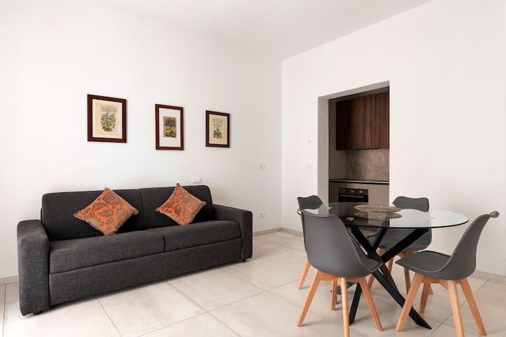 Le Dodici Porte: San Felice 8 By Bologna District - Bologna