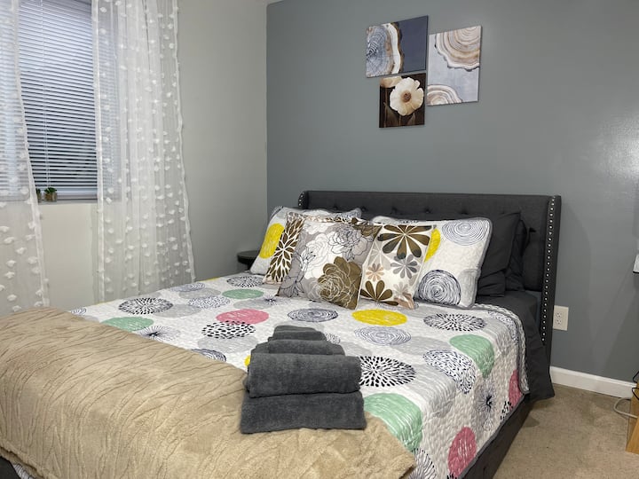 Private! Central Location + Hospitals - University - Johnson City, NY