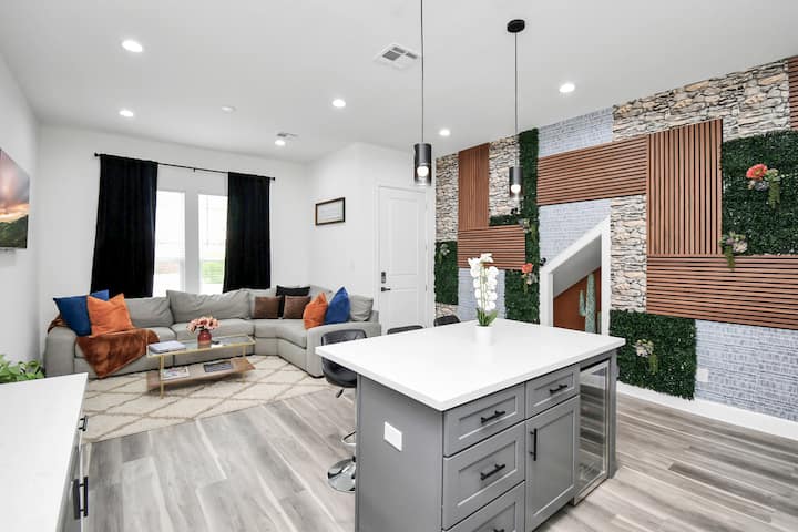 Serenity Lodge| Near Med Center - Houston