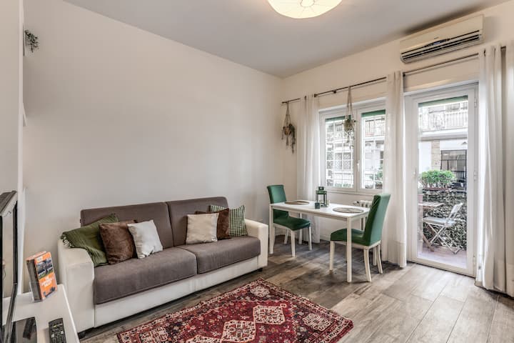 Ella's And Isa's Apartment - Rome