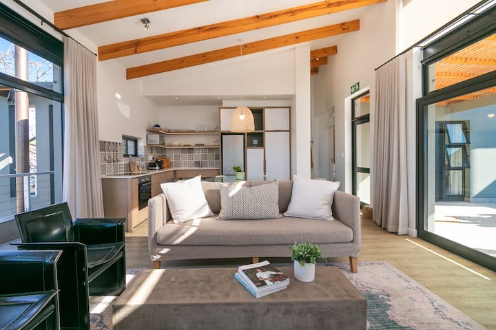Sunny Double Volume Penthouse, All Ensuite - Knysna