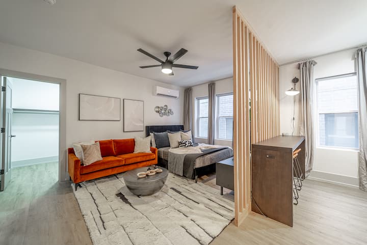 Designer Flat In Wrigley - Chicago, IL