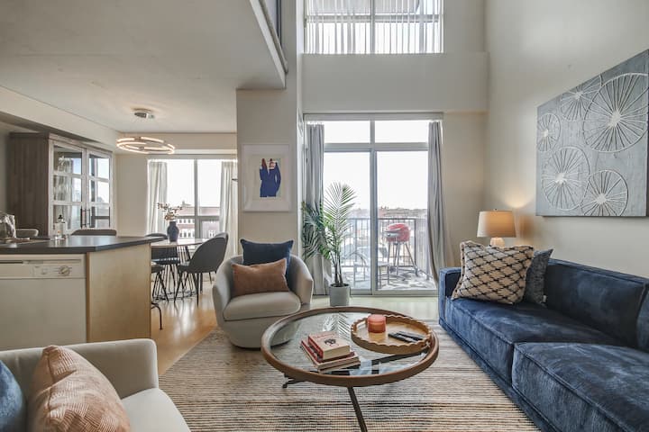 Executive 2 Story Loft | King St W | Free Parking - Toronto