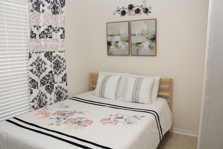 Private 2 Guest Bedroom/ Bathroom Near Iah - Spring, TX