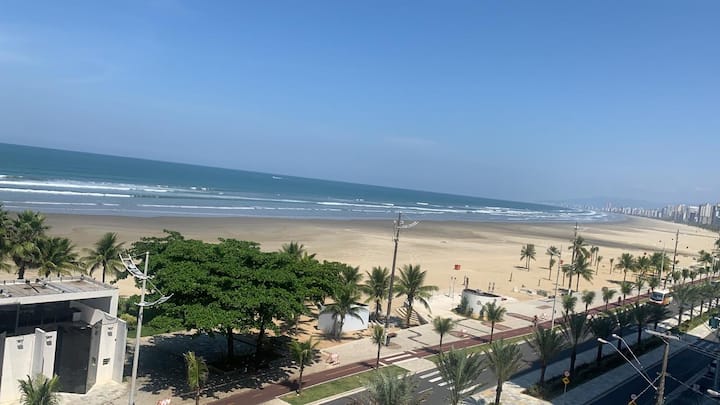 Prédio Frente Praia Com Vista Lateral Mar. - Santos, Brasil