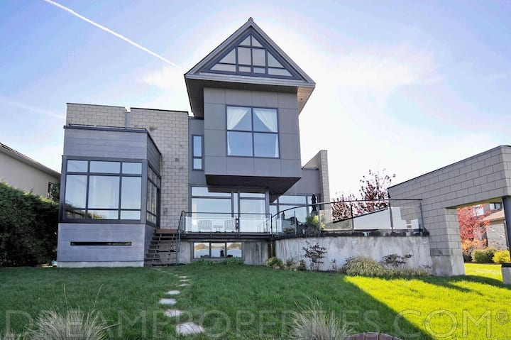 Ultra Modern Designer House - Ottawa