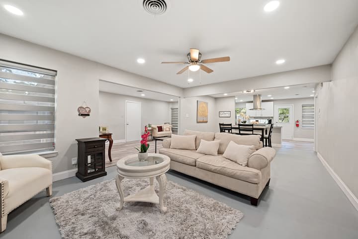 Gameday Getaway! Next To Stadium - Arlington, TX