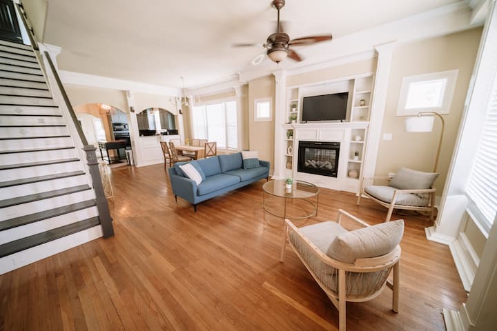 Historic Downtown Home W. Large Patio + Backyard! - Springdale, AR
