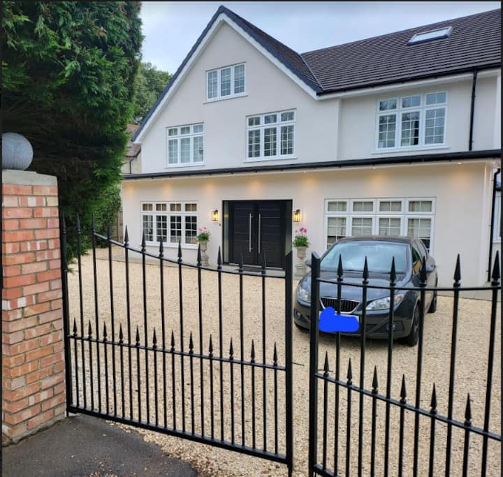 Gated Property For 15+ People - Reading