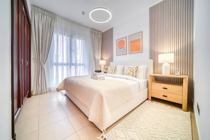 Iconic Burj Khalifa View | Upscale 1-bed Apartment - Dubai