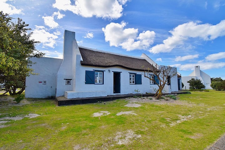 By Design Cottage - Struisbaai