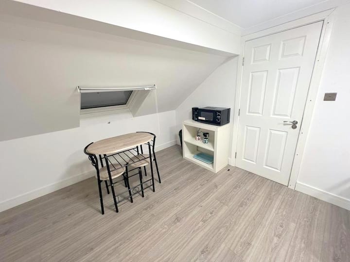 New Spacious 7-bedroom House In Sutton (S London) - Epsom