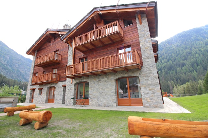 Bilocale Di Design Con Giardino E Box Privato - La Thuile