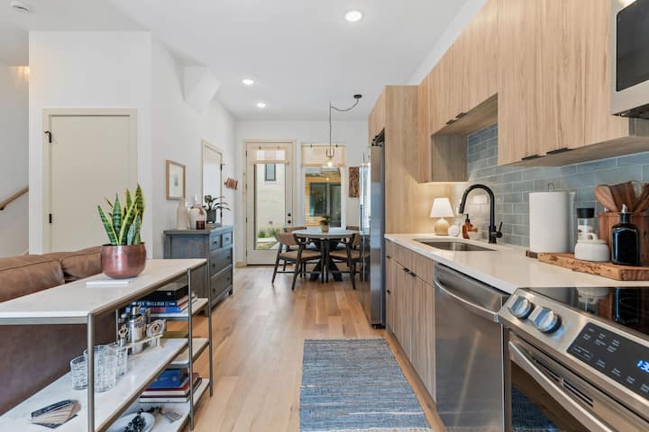 Chic Townhouse Walking Distance To Dt And Utk - Fort Loudoun Lake, TN