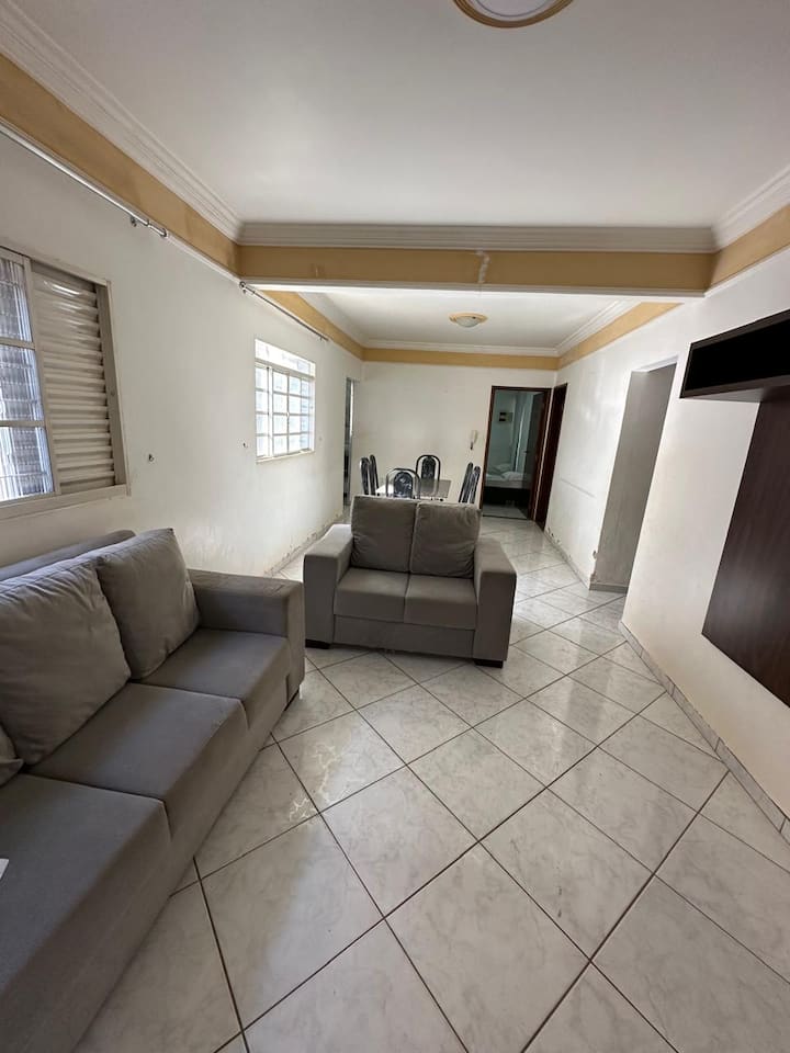 Casa Ampla,5 Quartos,3 Banheiros - Uberlândia