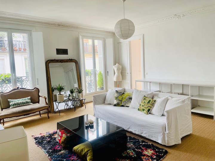 Au Centre De Paris - Balcon Filant Au Palais Royal - Paris