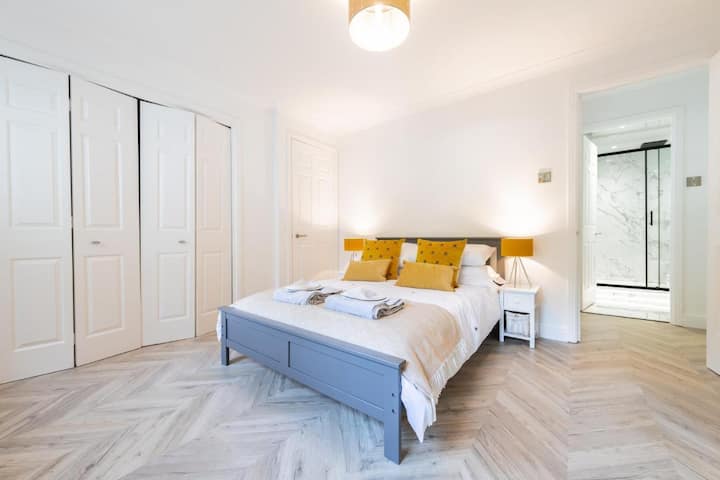 Hame By The Sea, Super Apartment - Largs