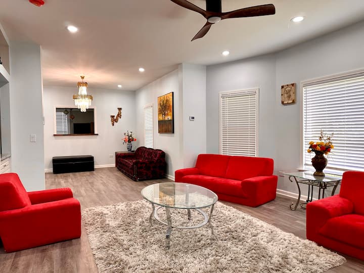 Lincoln Ave Home By Naval Base! - North Chicago, IL