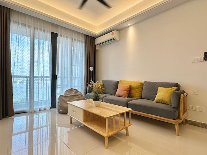 R&f 2r2b Princess Cove Johor Bahru Seaview Unit - Yishun