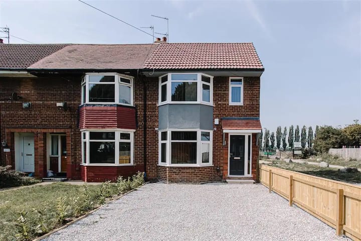 Spacious 5 Bed In Hull - Sleeps 10! - Kingston upon Hull