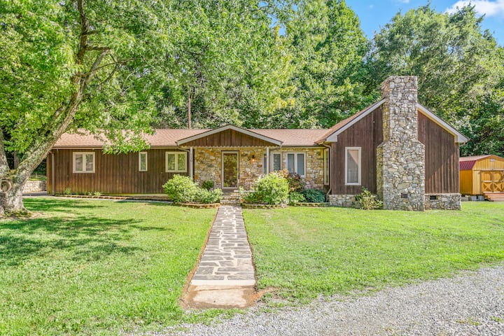 Phoenix Nest Cozy Hideaway - Burlington, NC