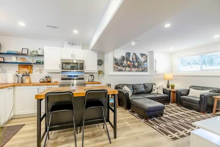 Bright 2 Bdrm Basement Suite With Mountain Views - Fernie