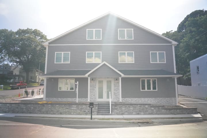 Unit 1: Beautiful, Newly Built 3br Apt. - New Haven