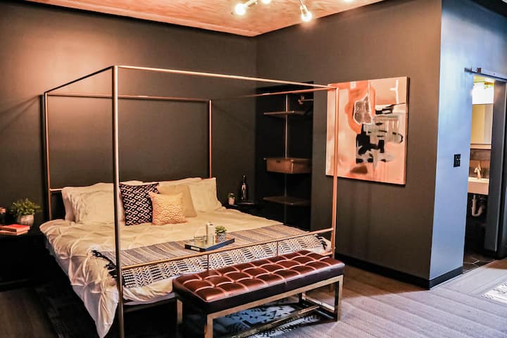 Room 306 - Canopy Gold - Middletown, OH